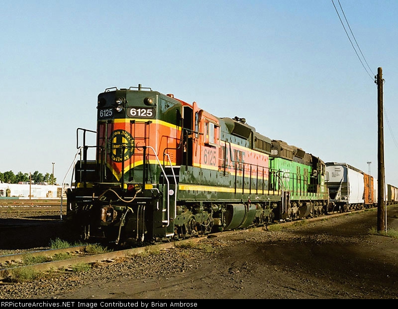 BNSF 6125 switching